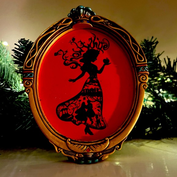 Disney | Accents | Snow White Magic Mirror Frame | Poshmark